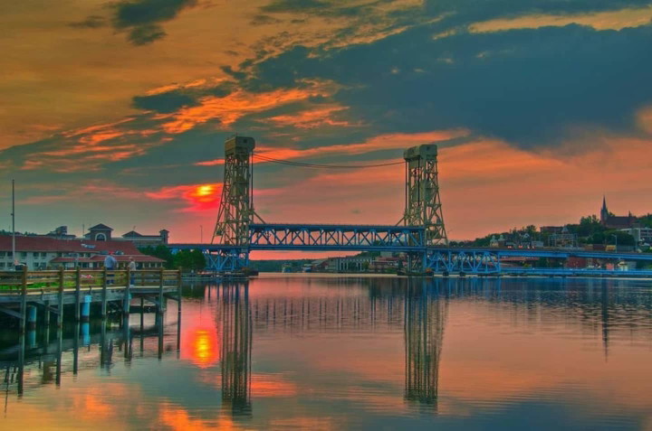Comfortable Apartment Next To The Lift Bridge - Houghton, MI