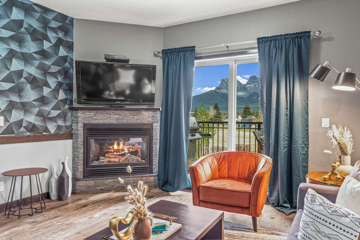 Experience Cozy Rockies Escape W/ Pool & Hot Tub - Alberta