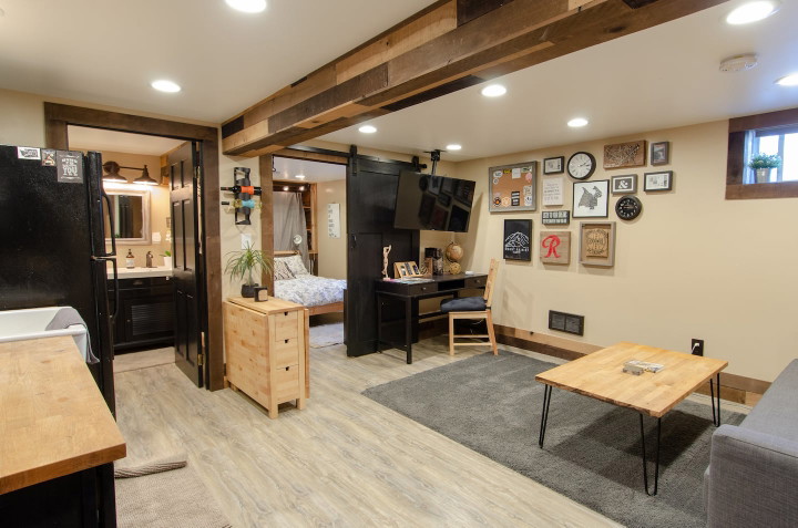Cozy Rustic Industrial Basement Bungalow - Tacoma, WA