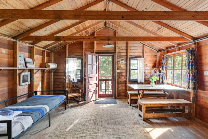 Lakeside Cabin Stay - Damariscotta, ME
