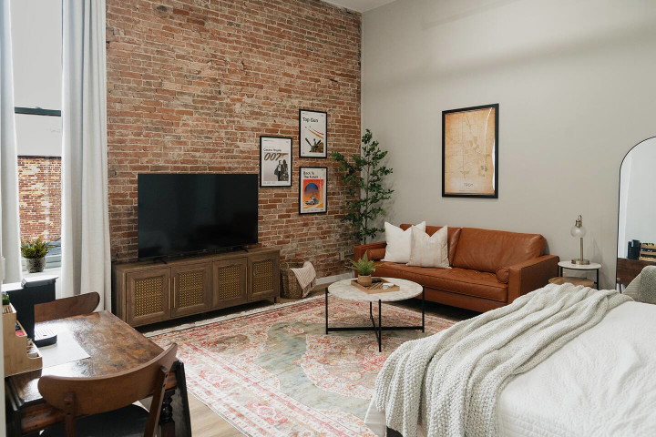 Downtown Troy Studio: On The Square! - 트로이