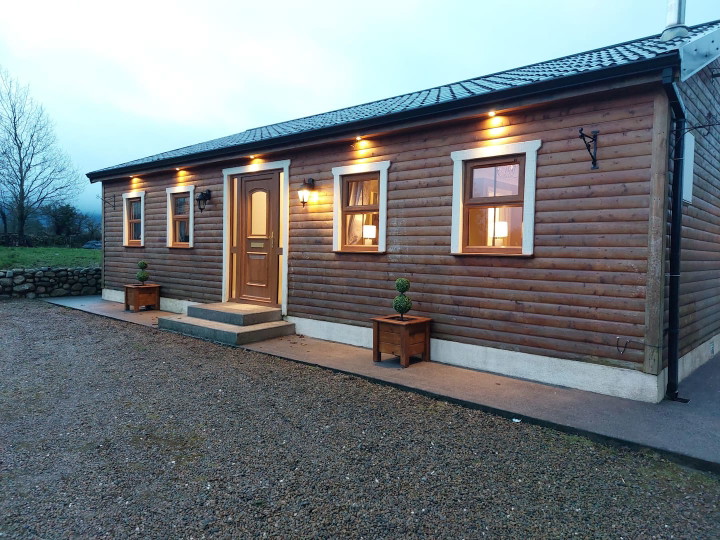 Luxurious Log Cabin With Lay-z Spa Hot Tub - Ballina
