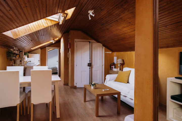 Cosy Apartment In An Attic At Bairro Alto - Lisbon