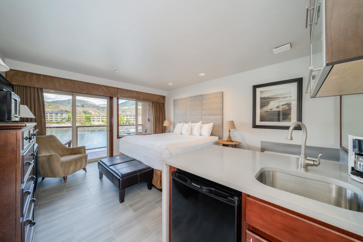 Grandview 721 Waterfront King River View - Chelan, WA