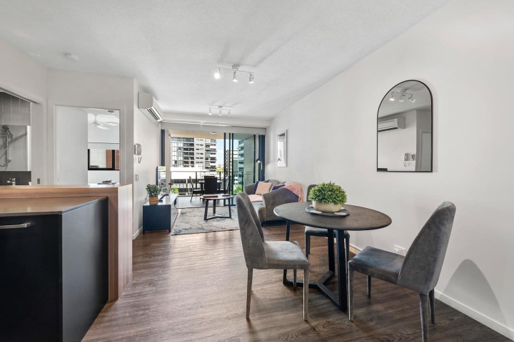 South Bank Styling! ~ 1bed, 1bath, 1car, Balcony - Brisbane
