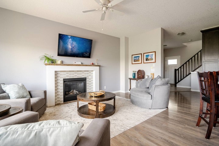 Cozy Home Close To The Rockies - Cochrane