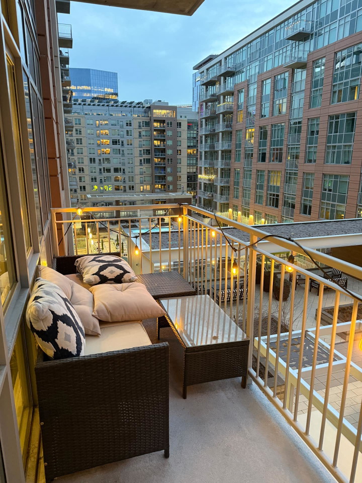Bright Downtown Apt W/ Balcony + Resort Amenities - Denver, CO