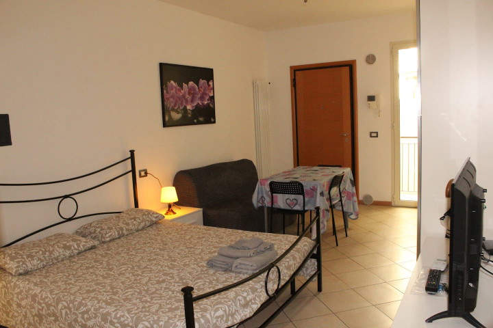 Grande Monolocale Con Cortiletto A Rimini Mare - Rimini
