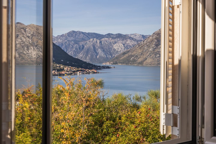 3 Bedroom Apartment Kotor-dobrota With Balcony - Kotor