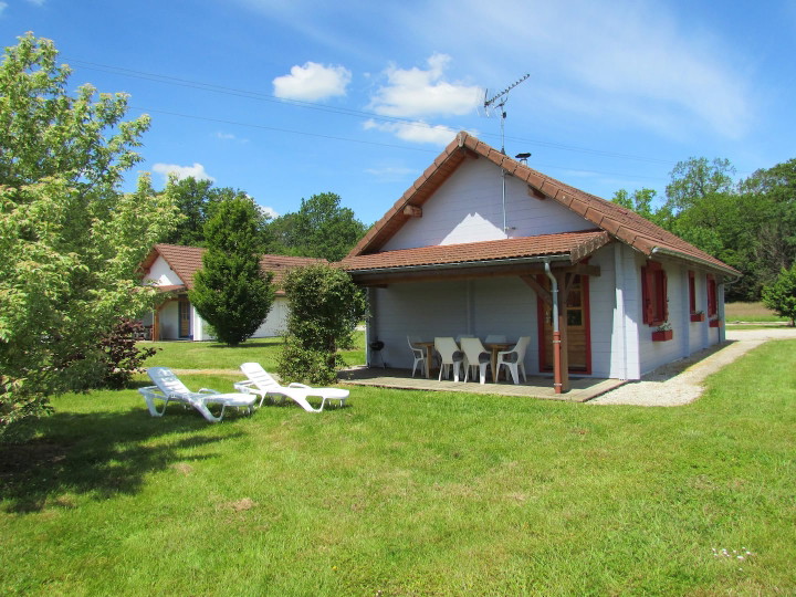 Gîte En Pleine Nature Au Cœur Du Jura Avec Piscine - Jura