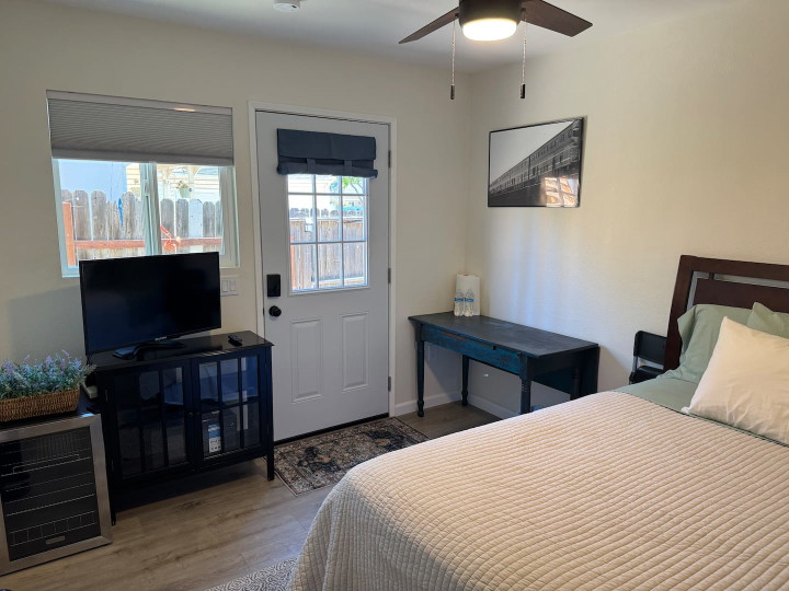 Guest Suite: Private Entrance, Bathroom & Bedroom - Santa Barbara, CA