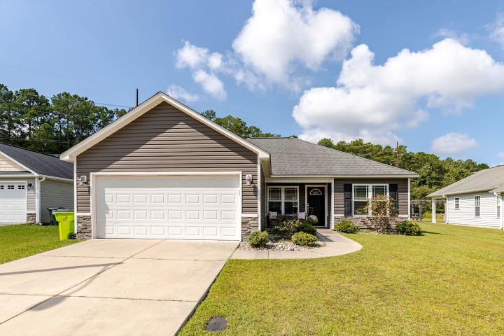Cozy Family Retreat W/ Private Backyard - New Bern, NC