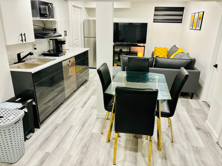 Cozy Clean 2br Suite  Free Parking  Near Stores - Winnipeg