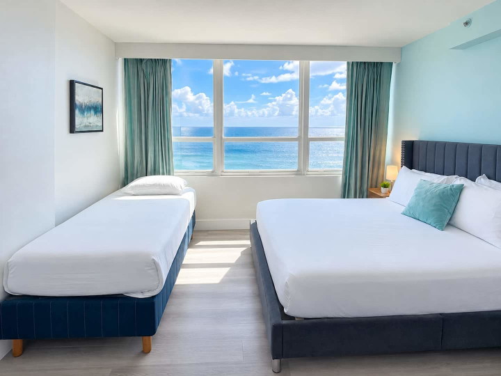 15th-floor Ocean Views | 2 Queens + Free Valet - Miami Beach, FL