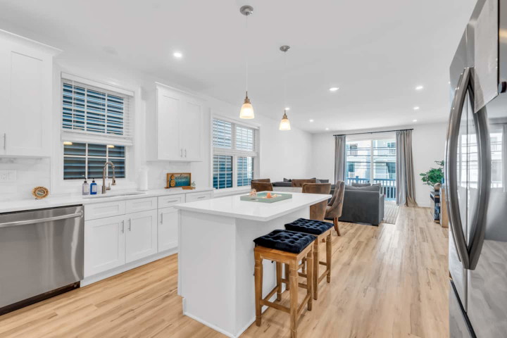 3 Stories W/86" Tv | Keurig | Pro Cleaned | Garage - Seaside Heights, NJ