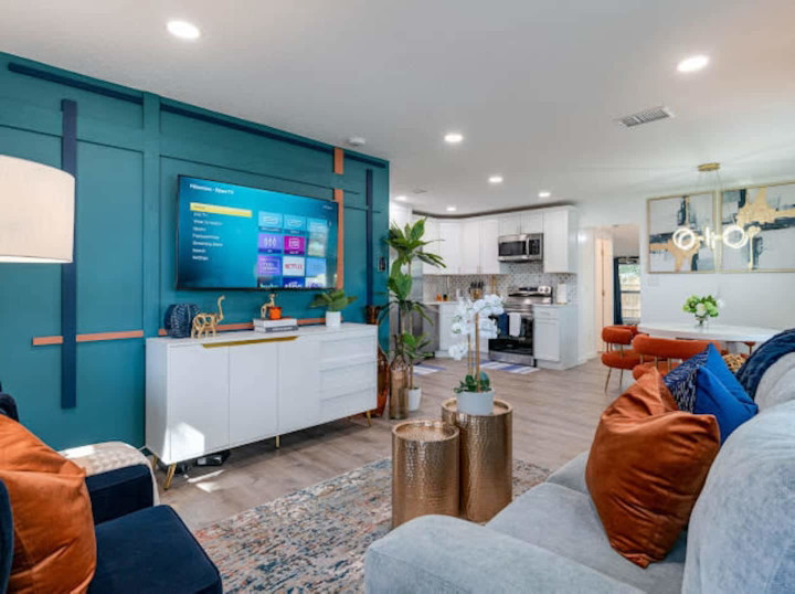 Chic Getaway In Pinellas Park! - Pinellas Park, FL