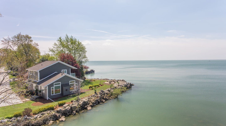 Erie Waterfront Cottage Escape For Dogs (+Humans) - Amherstburg