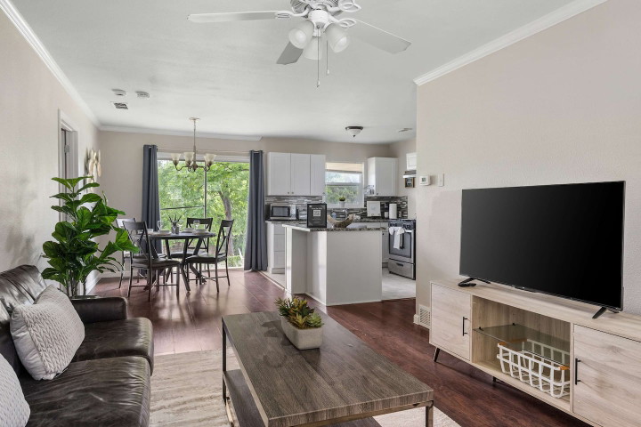 Cozy 4br North Dallas Retreat | Great Location - Carrollton, TX