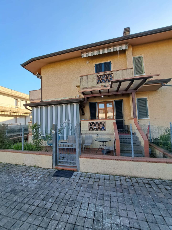 [Terraced Villa With A Splendid View Of The Apuan Alps] - Marina di Massa