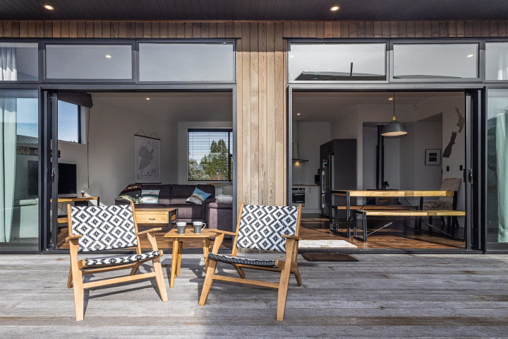 Urban Ski Retreat - Central Location, Amazing View - Ohakune