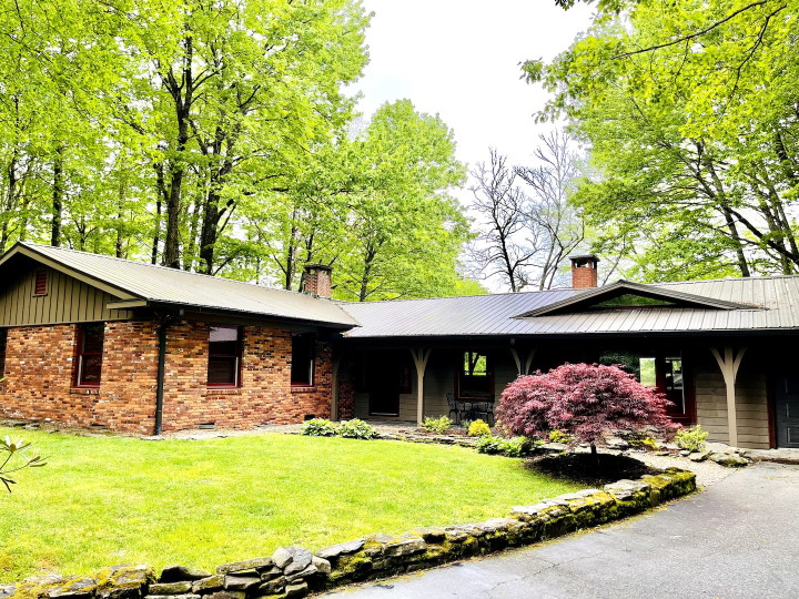 Spacious, In-town Hideaway - Easy Walk To Town - Highlands, NC