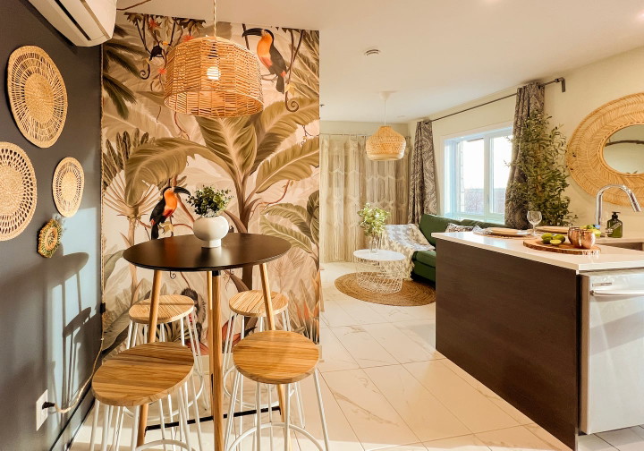 Jungle-chic Designer Suite W/parking, Dt&airport - Dorval
