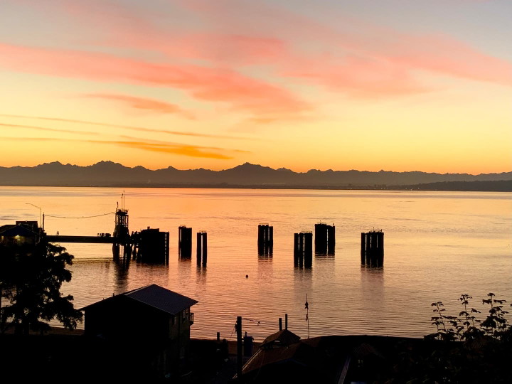 Romantic Possession Sound View Home On Whidbey - Whidbey Island, WA
