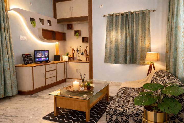 Luxury 1 Bhk Suitebalconygymbackup | The Abode - China