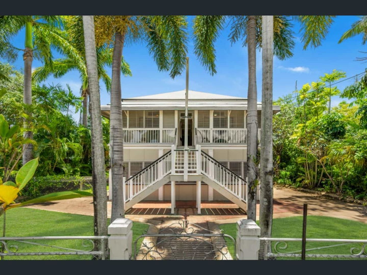 Palms Apartment, Upstairs Of 1900s Queenslander - Townsville