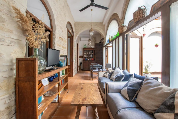 2 Habitaciones Con Baños, Cocina Y Salón En Patio - Córdoba