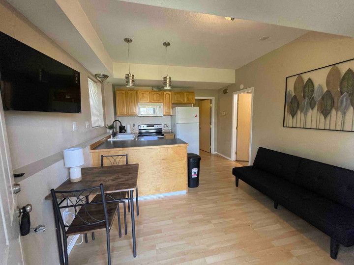 1-bedroom Near Downtown. Free Parking Spot - Alaska