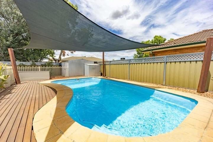 Luxury Poolside Gateaway - Dubbo