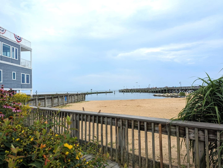 Large Bungalow 2 Blocks To Beach - North Beach, MD