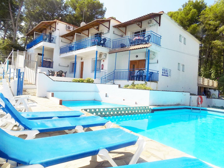 Apartsalou San Jordi - La Pineda