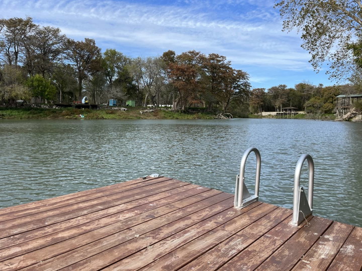 River Getaway / Fishing Dock / Kayaks / Fast Wifi - Texas