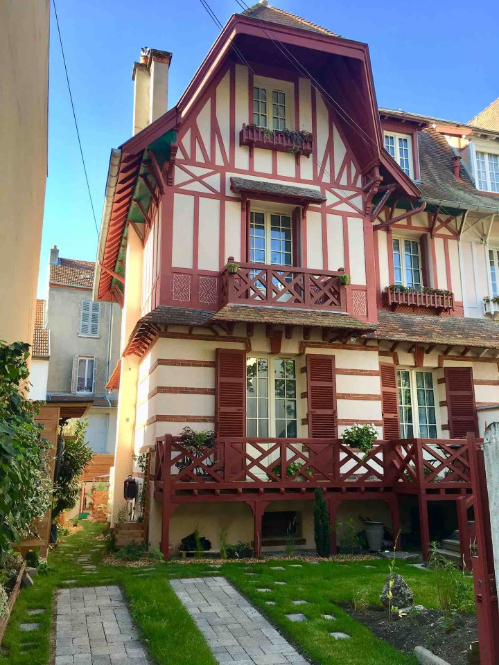 Maison De Caractère En Centre Ville - Vichy