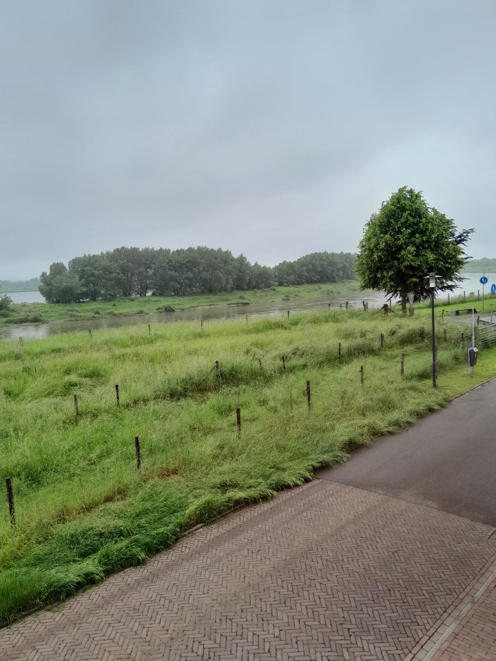Leuk Knus Huisje Direct Aan De Maas Gelegen - Maasmechelen