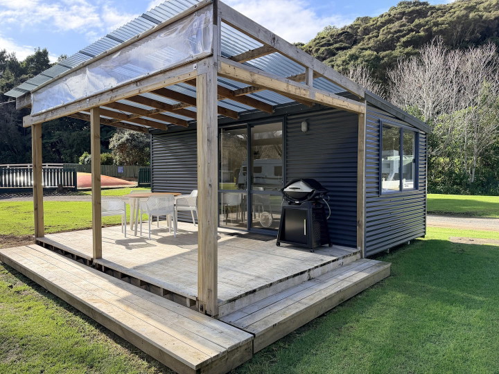 Studio Cabin With Bathroom, Bbq, Beach & Pool! - Coromandel