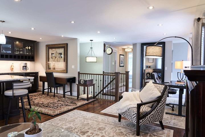 Modern Elegant Detached House For Large Group Of 8 - Guelph