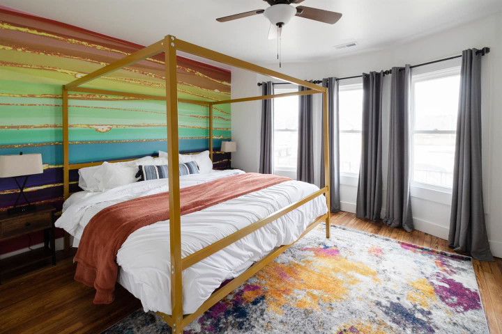 Colorful 4 Br In The Heart Of University Circle! - Cleveland, OH