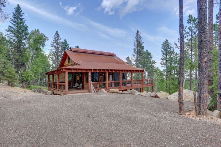 Yeti Hideout-stunning Views + Hot Tub & Fire Table - Deadwood, SD