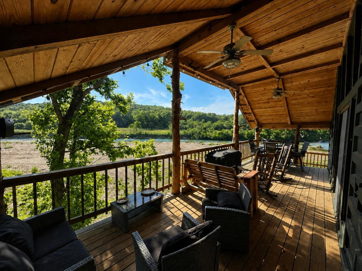 Riverfront+jacuzzi+fireplace+6bed+3bath+bar+bbq - Gainesville, MO