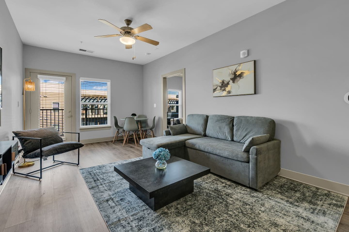 Downtown Work Friendly Stay | Garage + Balcony - Indianapolis, IN