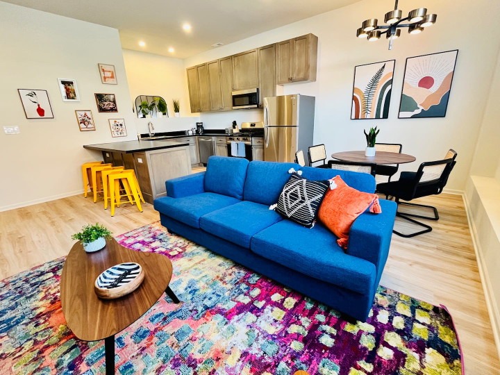 Cozy & Spacious Avondale House Retreat + Game Room - Chicago, IL