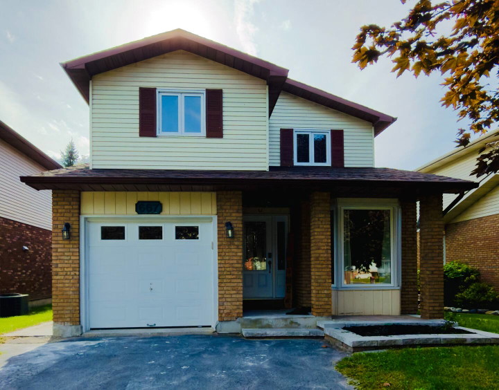 Cozy 3br Home In Cornwall | Sleeps 8 |Free Parking - Cornwall, ON, Canada