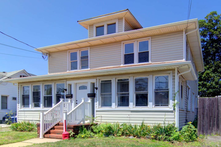 Vacation House #16 - Westbury, NY
