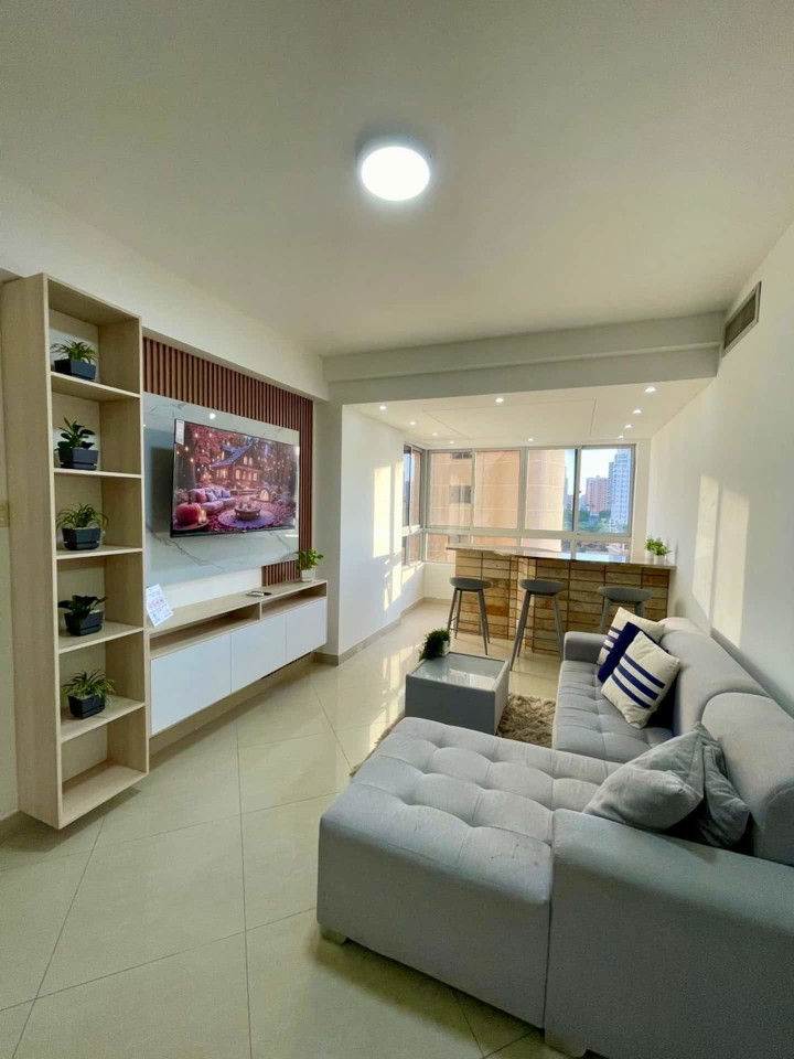Three-bedroom Apartment/av. El Milagro/equipped - Venezuela