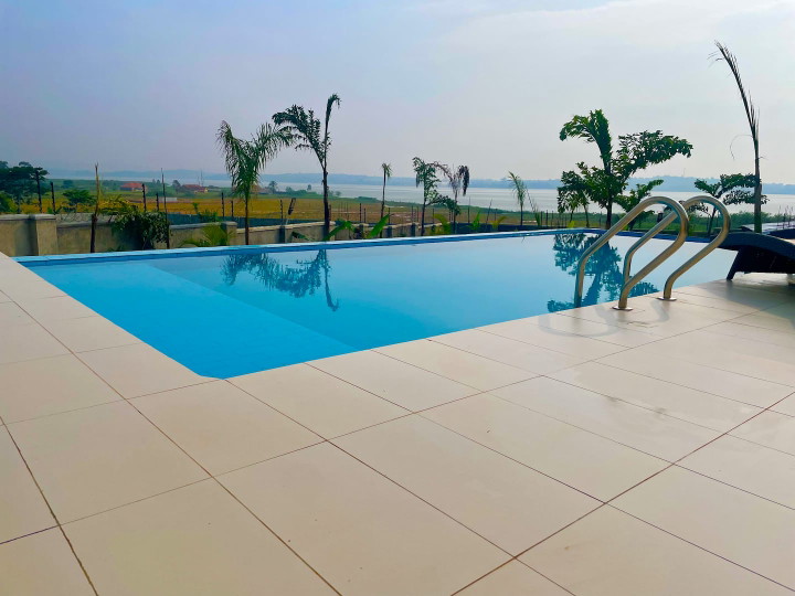 Infinity Pool Villas Private Pool Airport Pick Up - Uganda