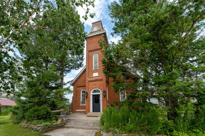 L'église Du Comté De Prince Edward, Une Escapade Unique - Belleville
