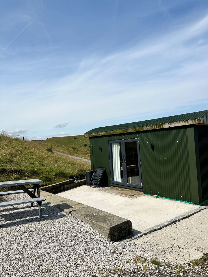 Washgate Lane Hut At Booth Farm - Staffordshire
